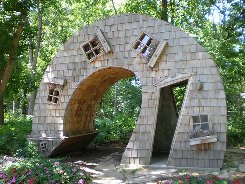 VisualFruit: 33 CRAZY HOUSES