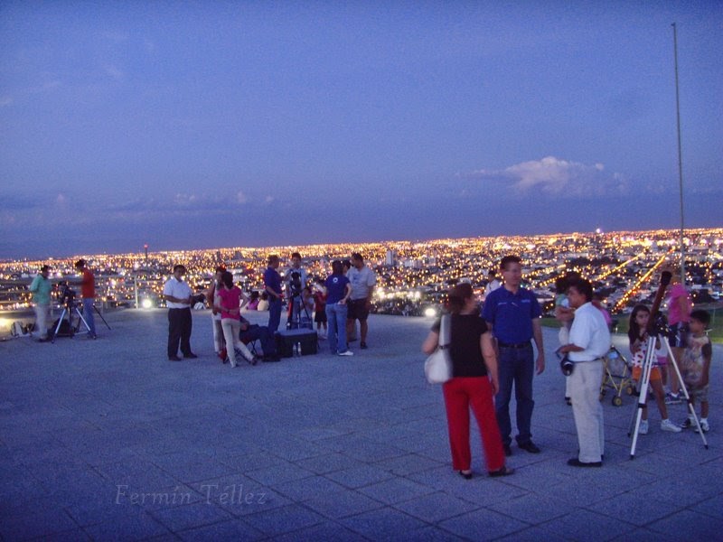 Monterrey, México: La luna desde el Mirador del Obispado