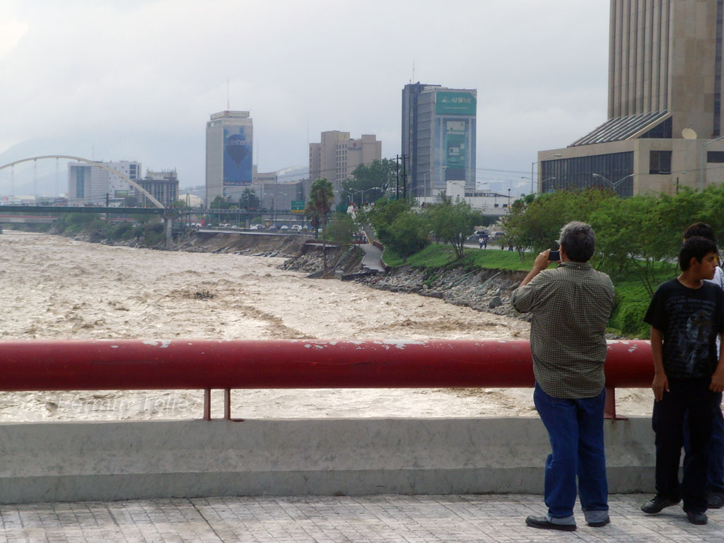 Monterrey, México: Huracán Alex Día 2