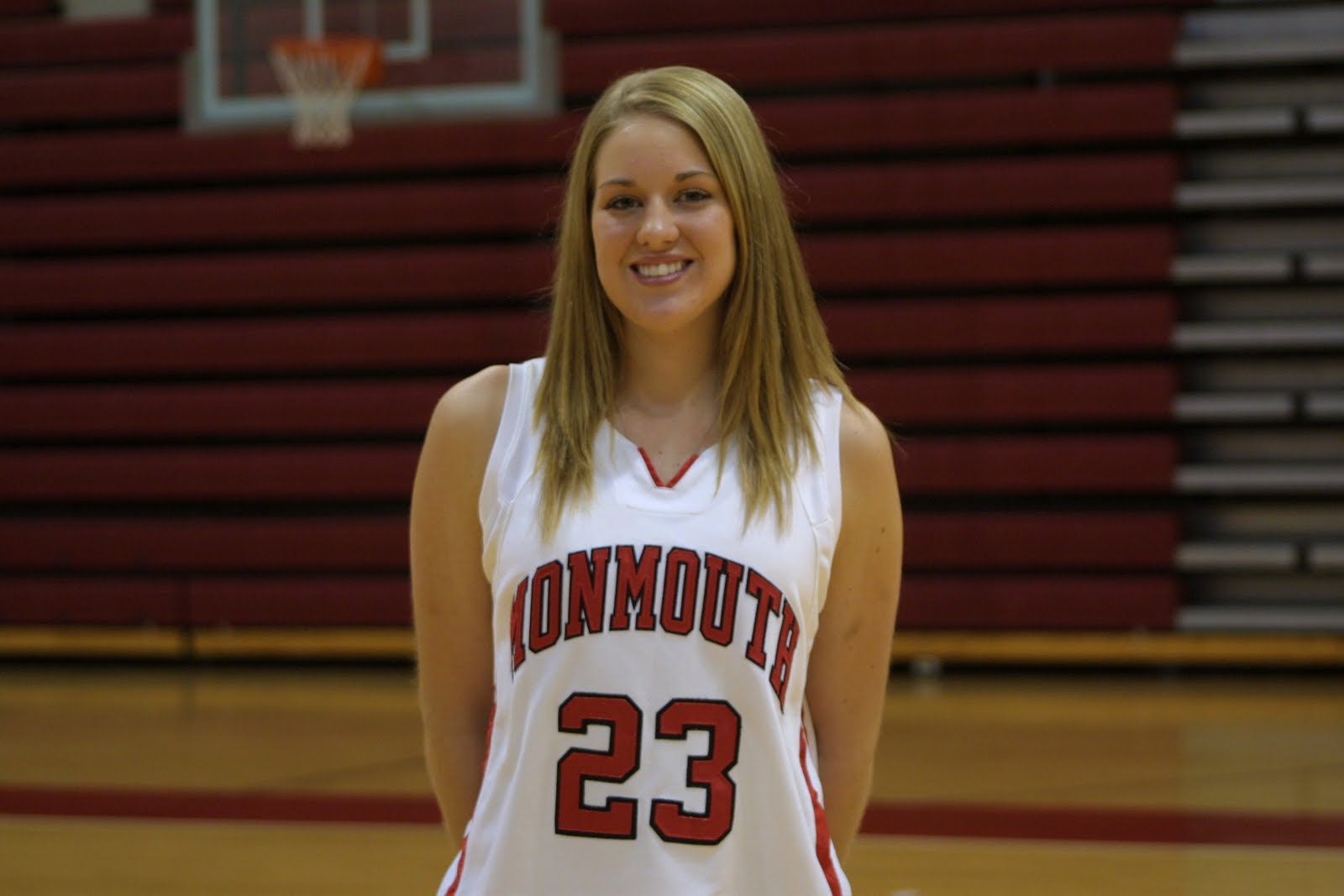 Monmouth College Women's Basketball: MC's new mascot Big Red interviews ...