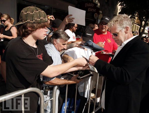 Great Left-Handed People: Hellboy's 'Right Hand of Doom' Makes Him Left ...