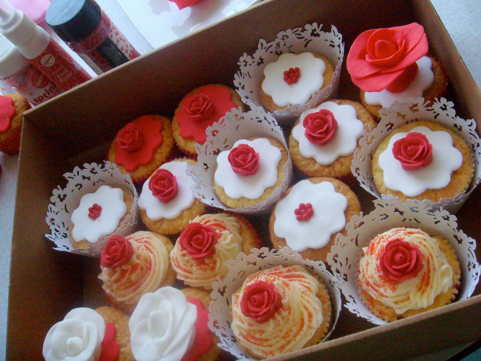 queen of tarts: So that's what 40th birthday cake looks like, and ...