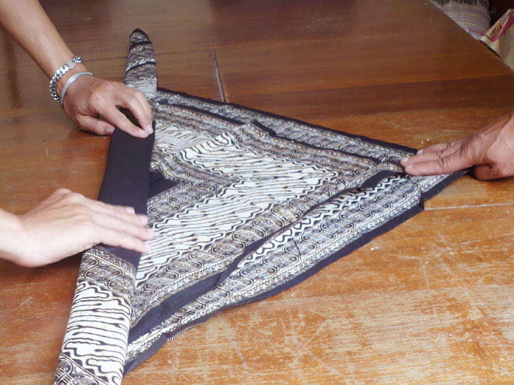 Kesenian sunda: Asal usul iket Sunda