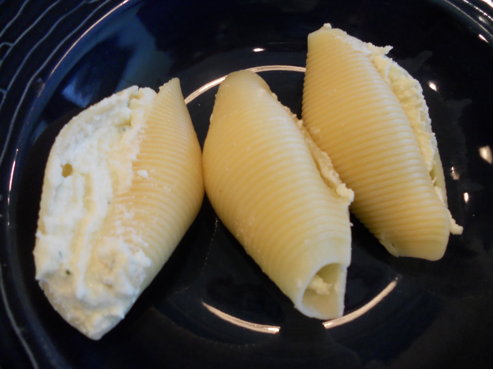 Yumz the Word: Jumbo Pasta Seashells With Cheesy Herb Filling