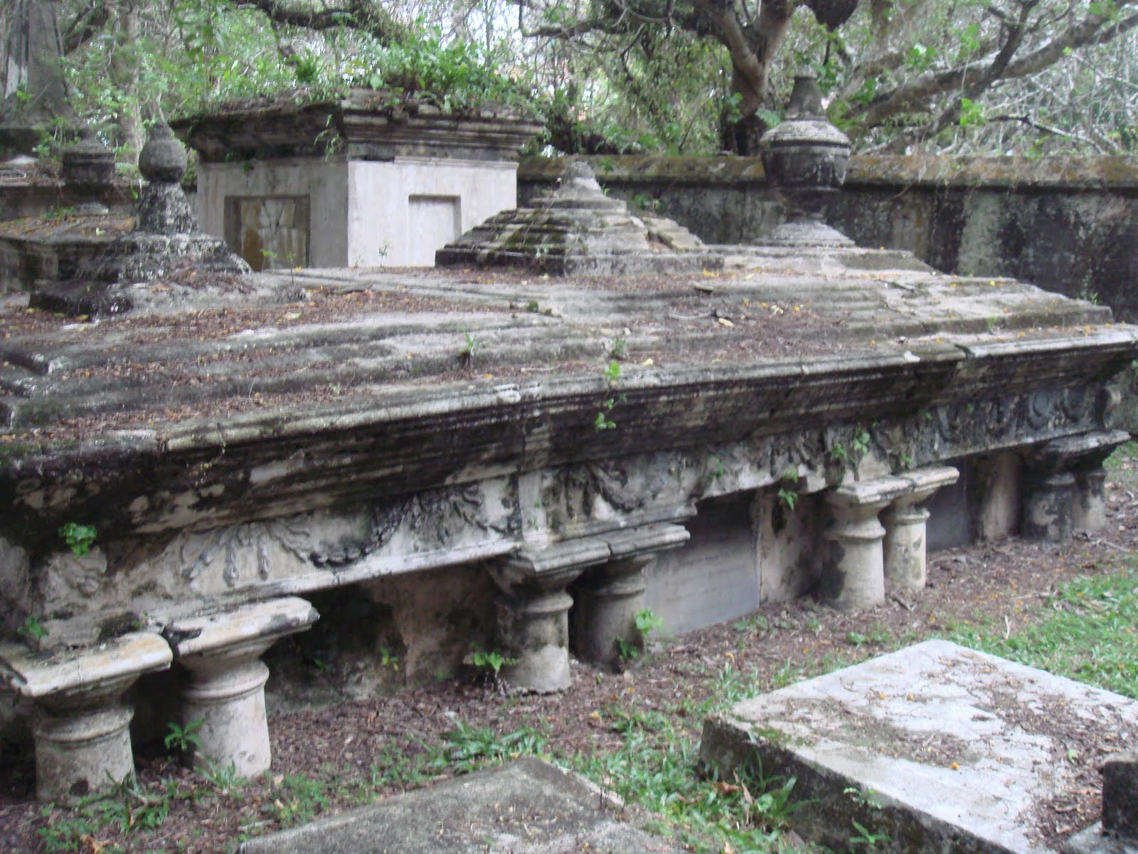 PLACES OF INTEREST: CAPTURE 7 : Oldest Protestant-Catholic Cemeteries ...