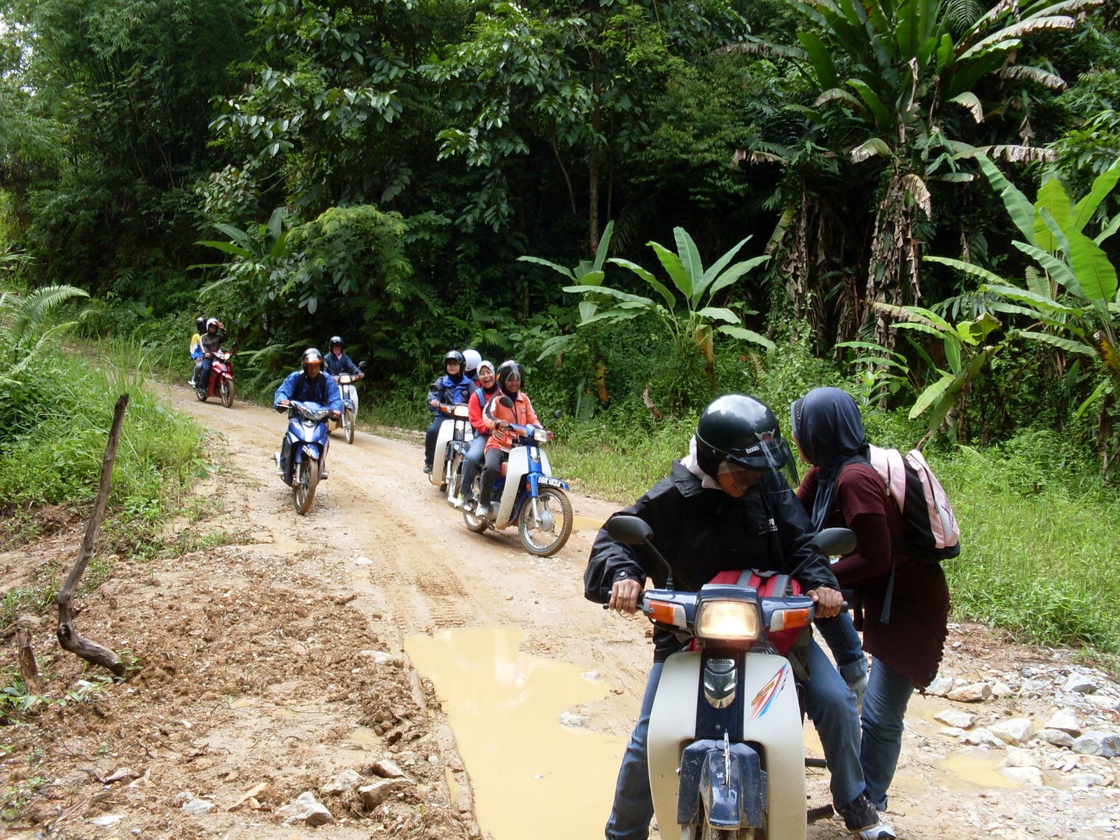 Biru Kehidupanku...: Konvoi Bermotor Ke SK Lenjang