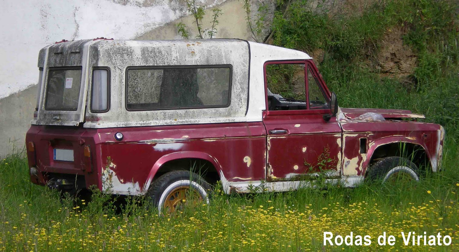 Portaro com capota de fibra diferente