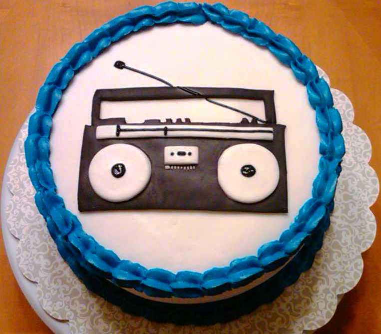 Mia's Pieces: Boombox cake