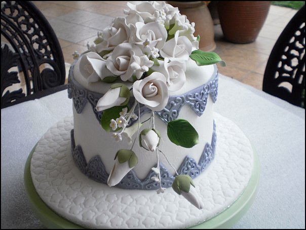 Rohaya Bakery: WEDDING KEK SILVER N WHITE