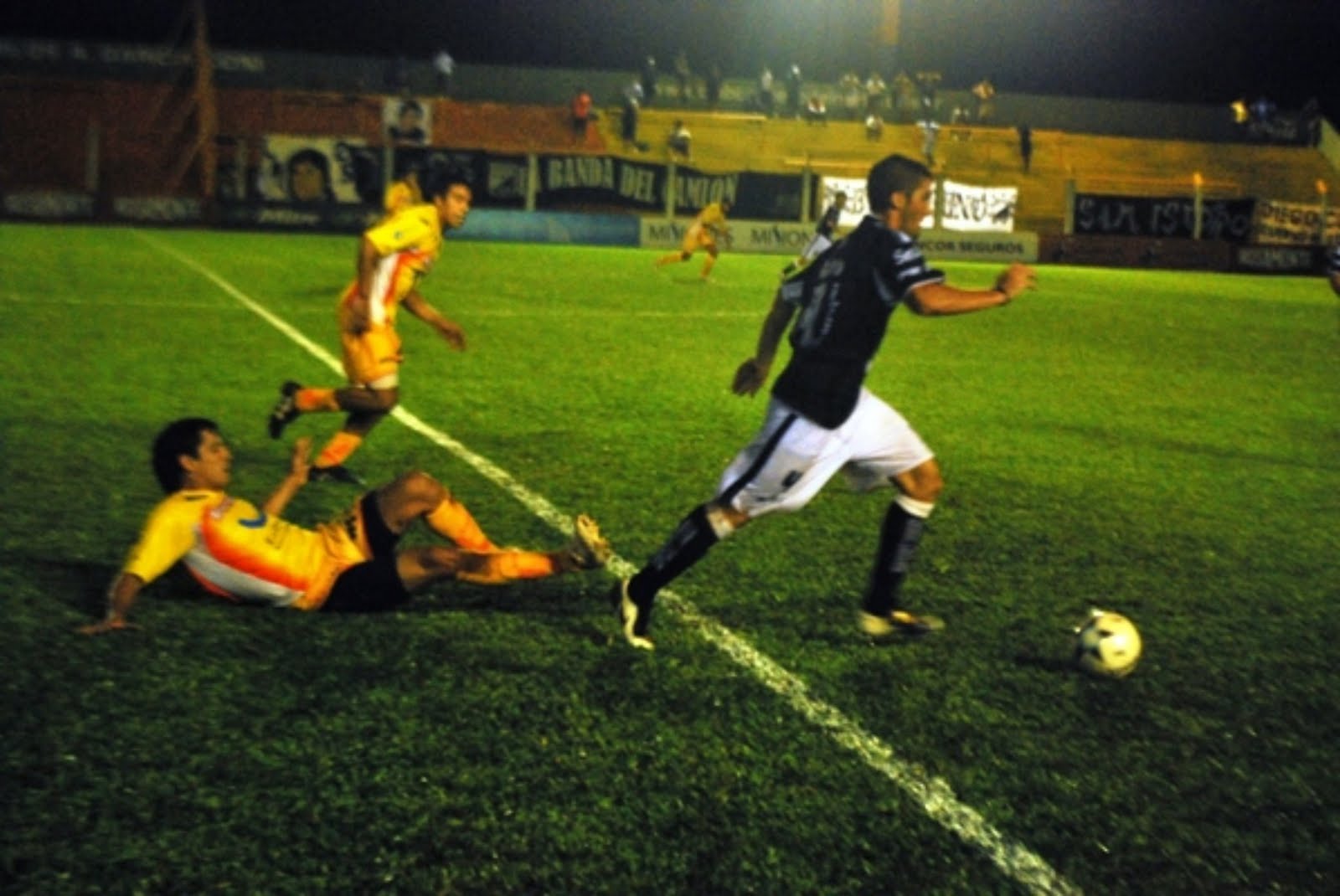 Central Norte comenzo su historia en tierras coloradas, goleo a Crucero ...