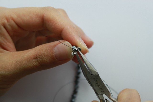 Irish Beading: Basic Technique: How to use Clamshell and Crimp Bead