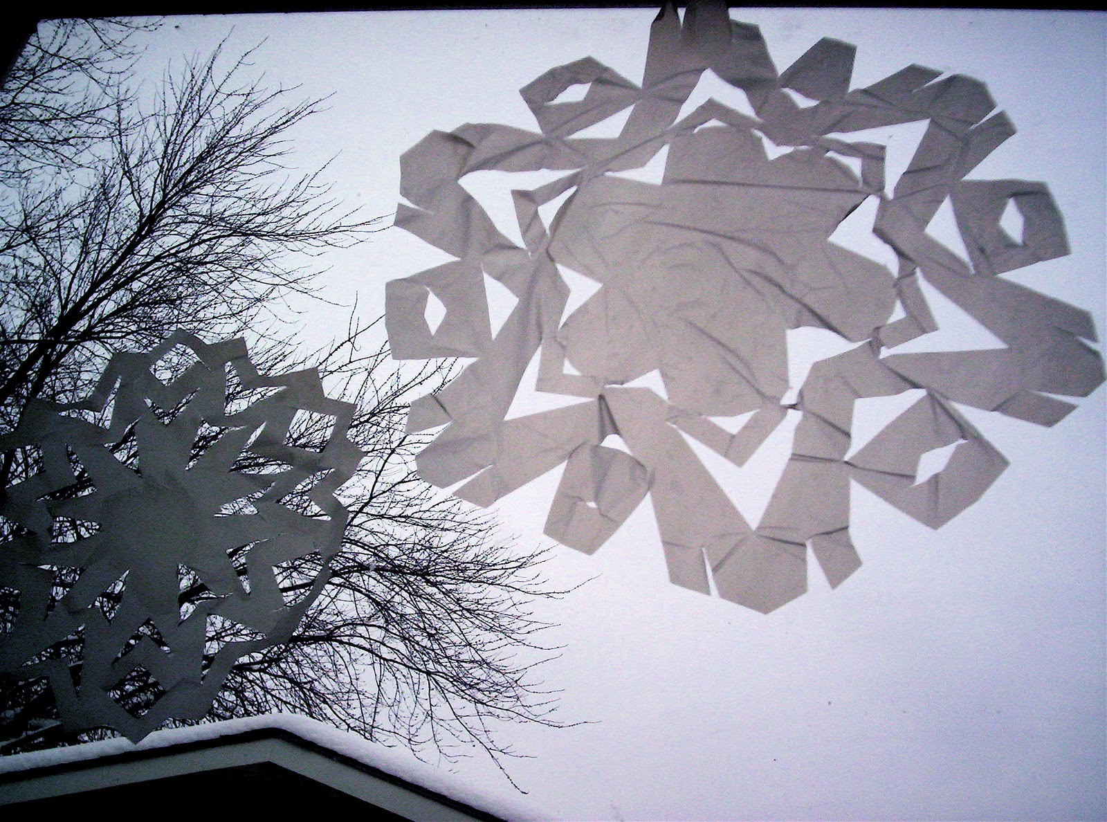 Roots of Simplicity: Winter Activity Week: Plastic Snowflake Clings