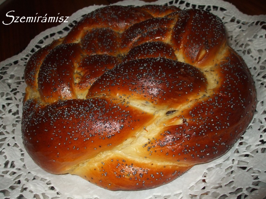 Szemirámisz függőkertje: Kerek fonott kalács