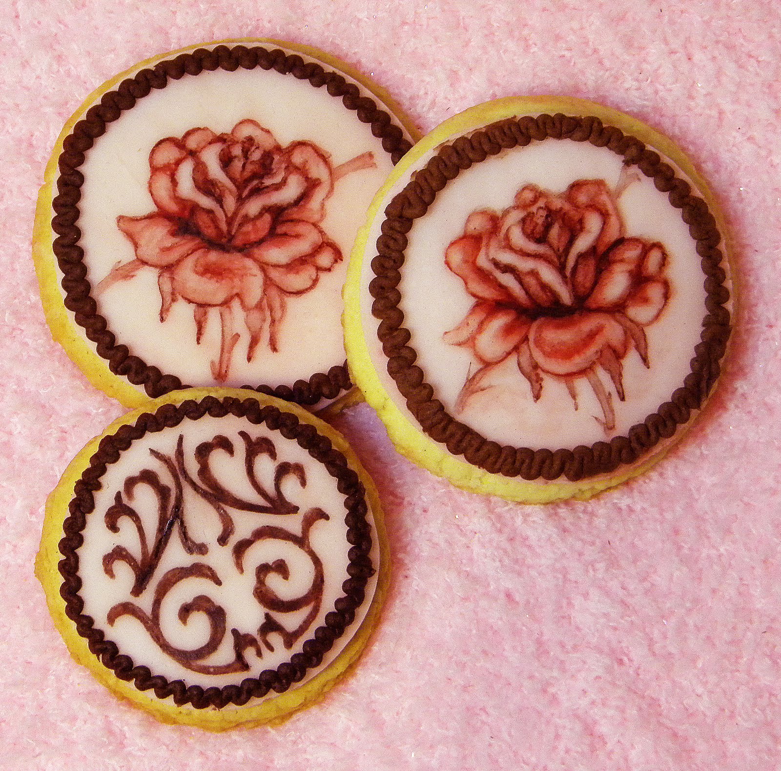 Jocelyn's Delicious Delights: Rose Sugar Cookies