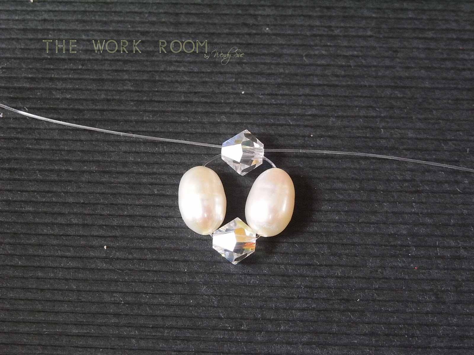 The Work Room: Introduction to Right Angle Weave (R.A.W.)