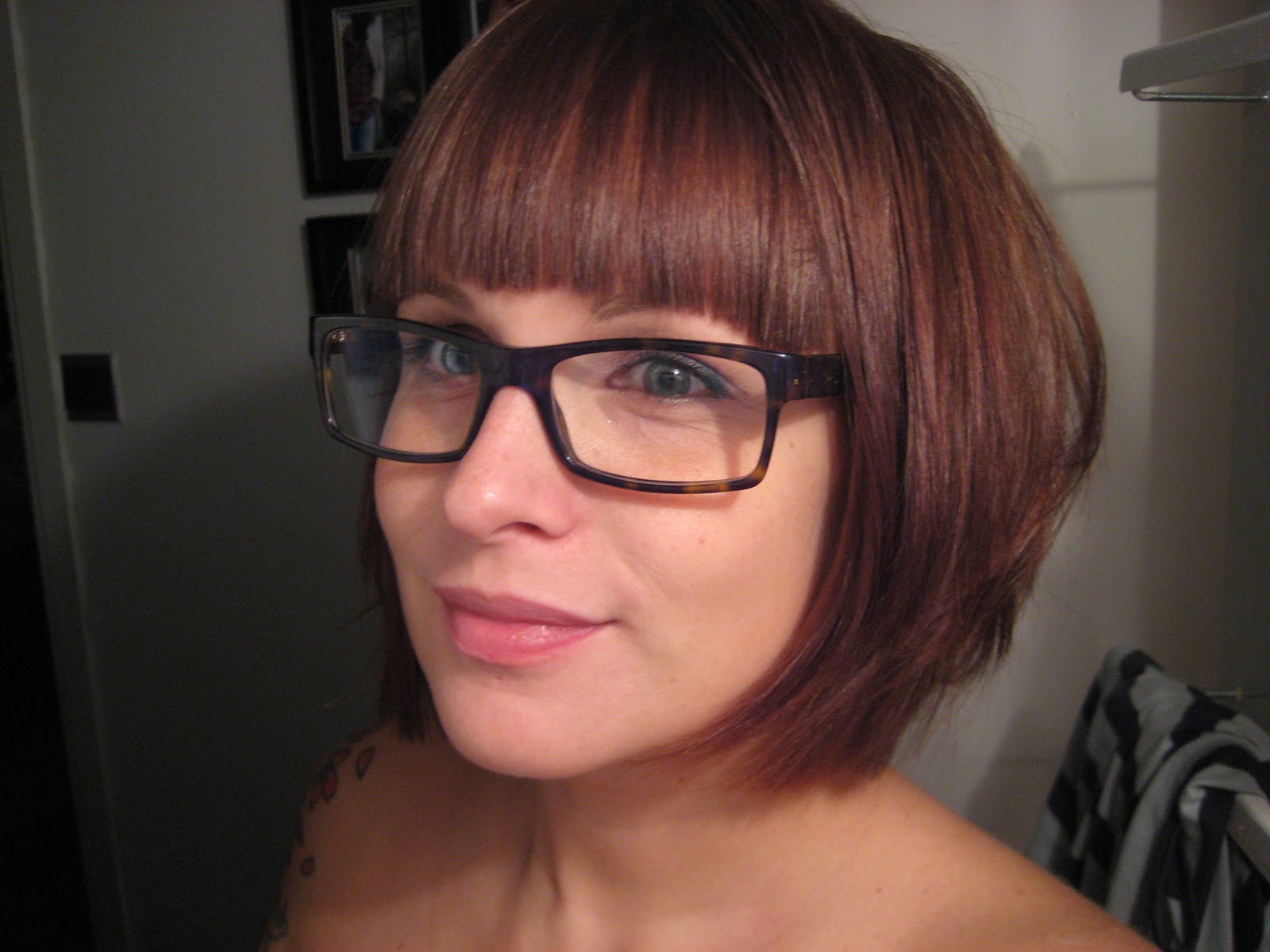 bad voice whispering bad things...: Ny frisyr