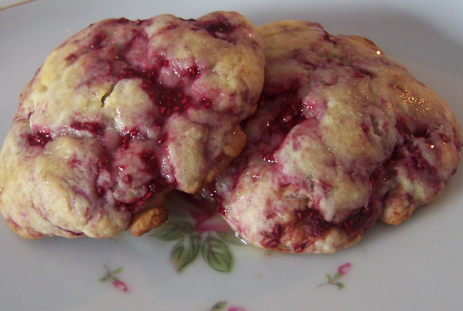 The Scone Gunman: Raspberry Lemonade Scones