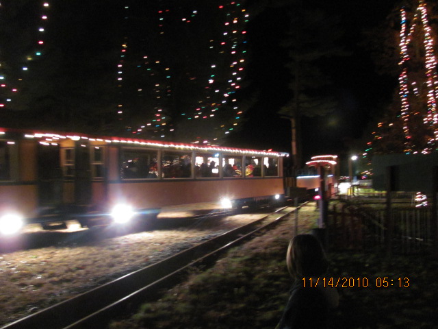 US NAVY JEEP: Middleboro Jones & family take a ride on the Edaville ...