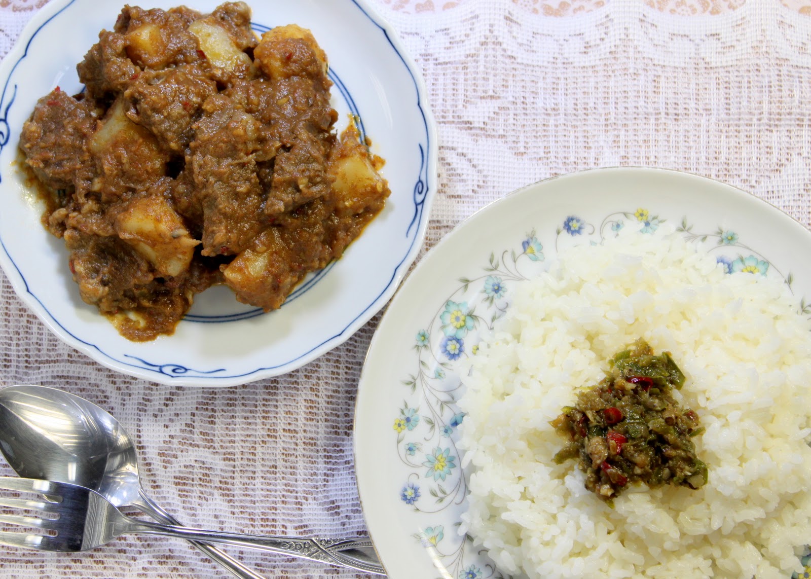 A Box of Kitchen: Beef Kalio (Padangnese beef stewed in spicy coconut ...
