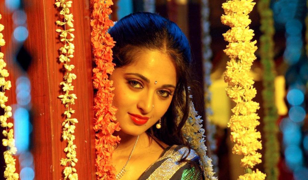 HQ Collections: Vedam Movie Anushka Shetty's Hot Stills