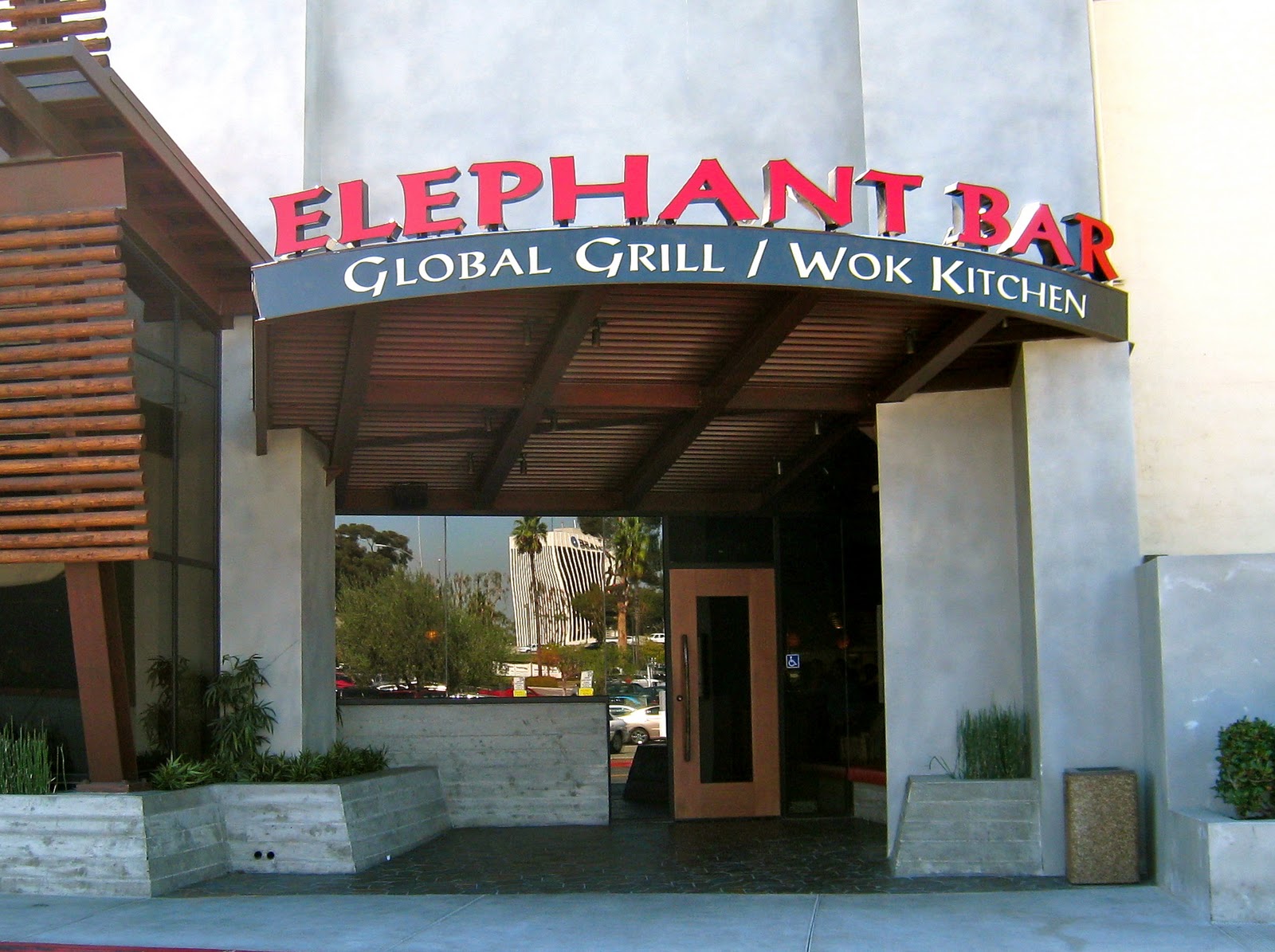 3 Tubby Tummys: ELEPHANT BAR