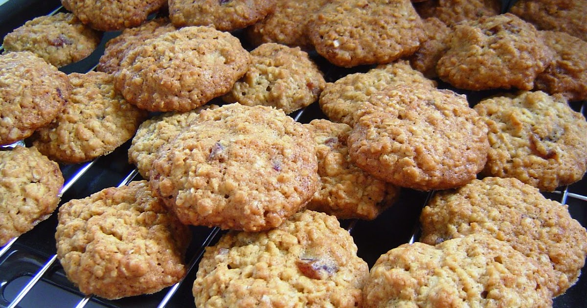 Chewy Oatmeal Dates Cookies