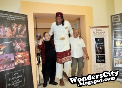 Tall Men: Suparwono 242 cm tall men