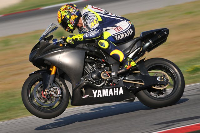 due gomme slick: SBK o MotoGP ???? Il test di Rossi!