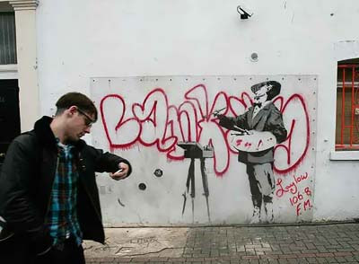 ¿Es Robin Cunningham, de 34 años, el famoso graffitero Banksy? - Solda ...