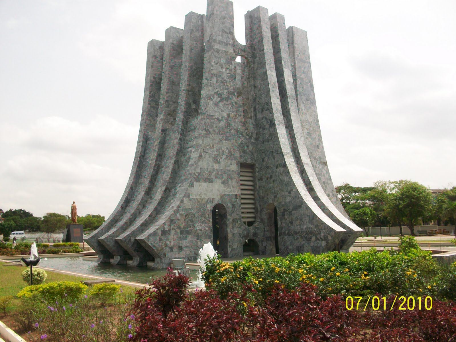 Trip to Ghana: Tomb, markets, and other interesting places.