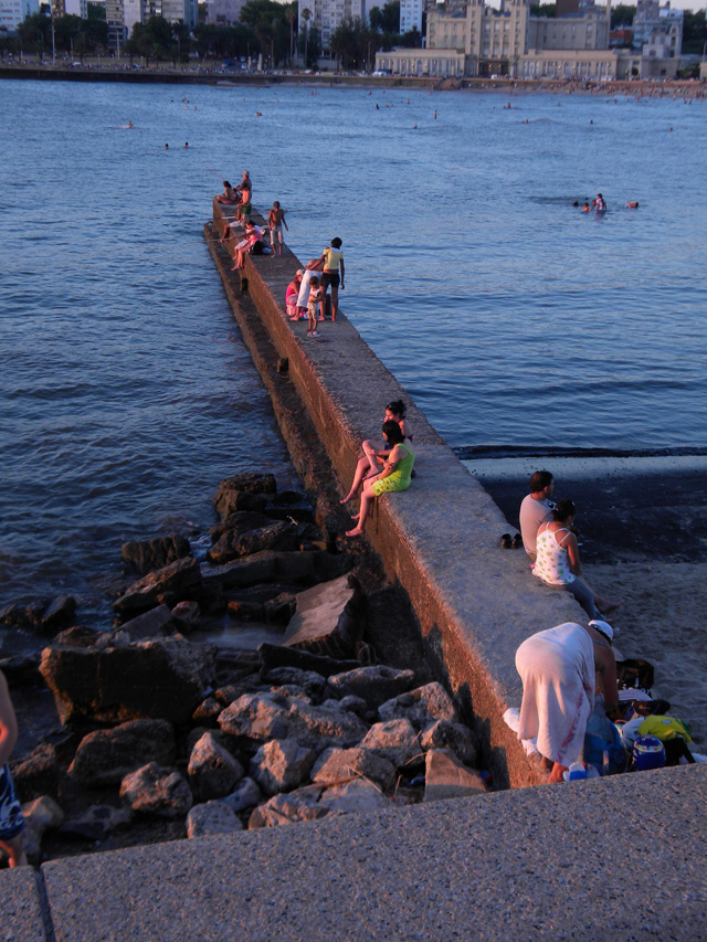 480x640: Montevideo -Domingo no Parque, Praia, Pier