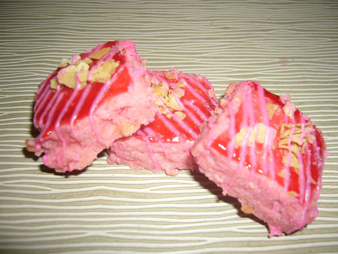 it's home made....it's fresh from oven....: KUIH HARI RAYA 2010