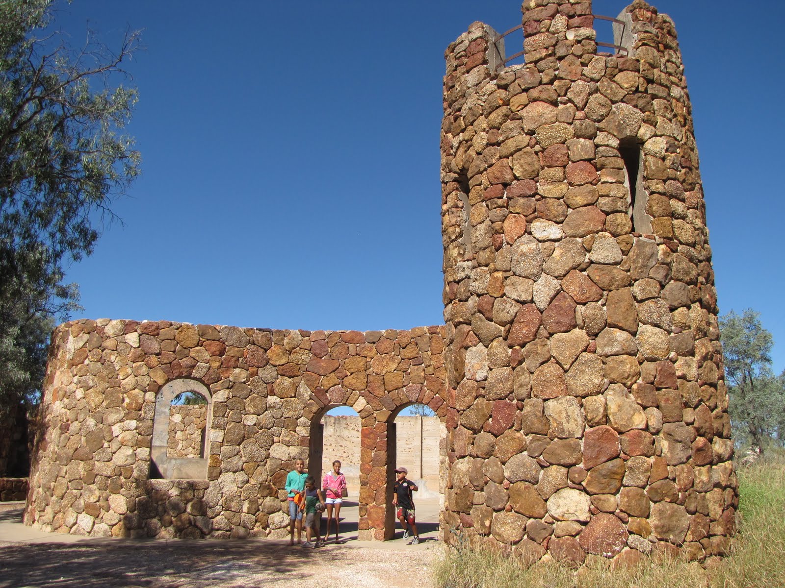 hillgurney on tour: Burren Junction and weird and wonderful Lightning Ridge
