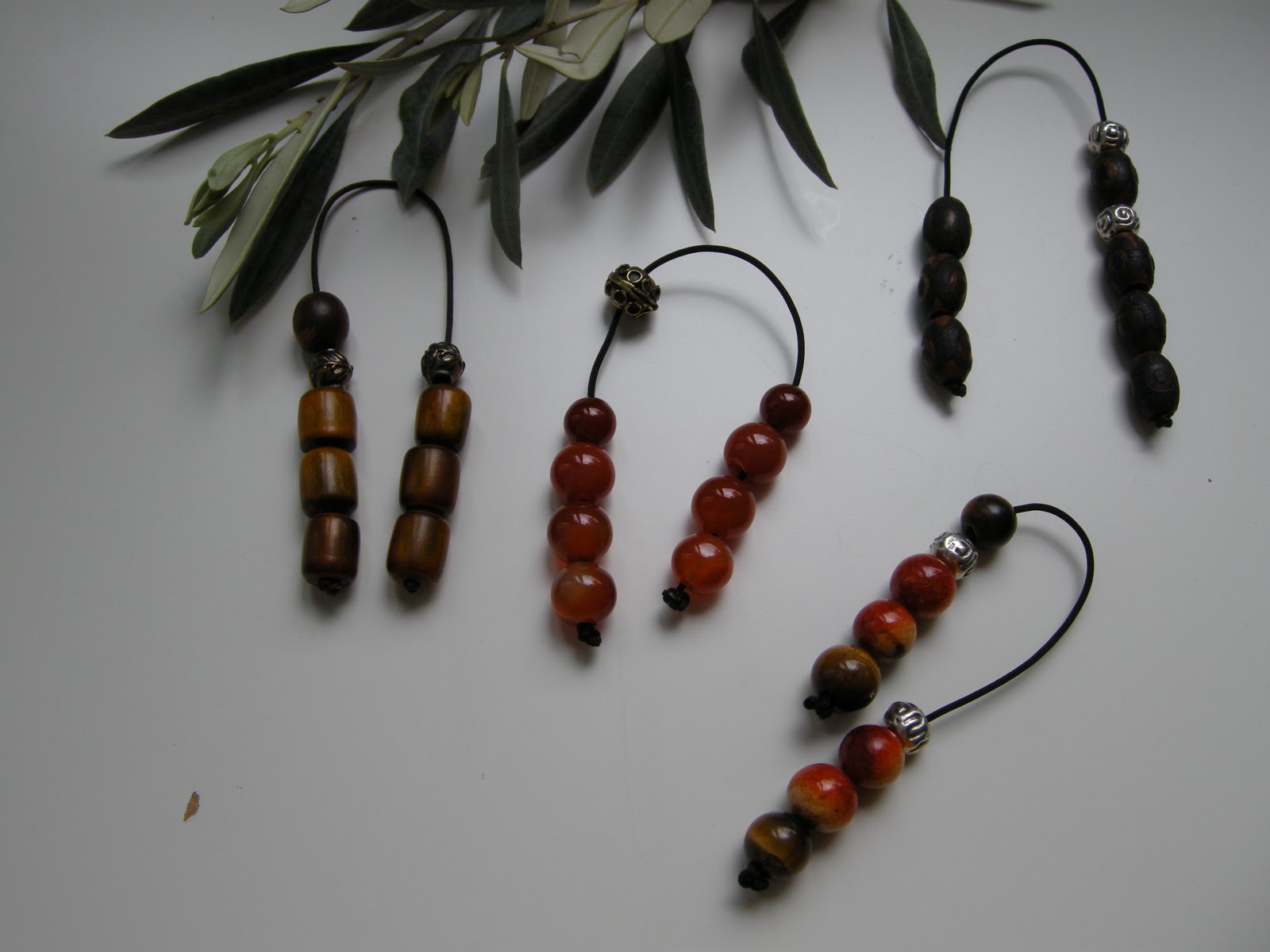 OrKy handmade jewellery: ΔΗΜΙΟΥΡΓΙΕΣ ΜΕ ΚΟΜΠΟΛΟΓΙΑ, ΜΠΕΓΛΕΡΙΑ ΚΑΙ ΓΟΥΡΙΑ