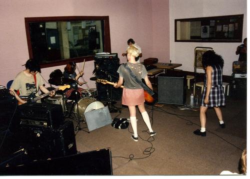 riot grrrl.: bikini kill.