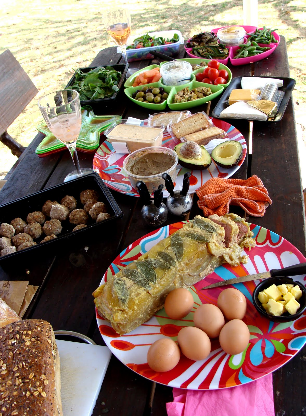 LekkerBek: Late Autumn Boozy Picnic!