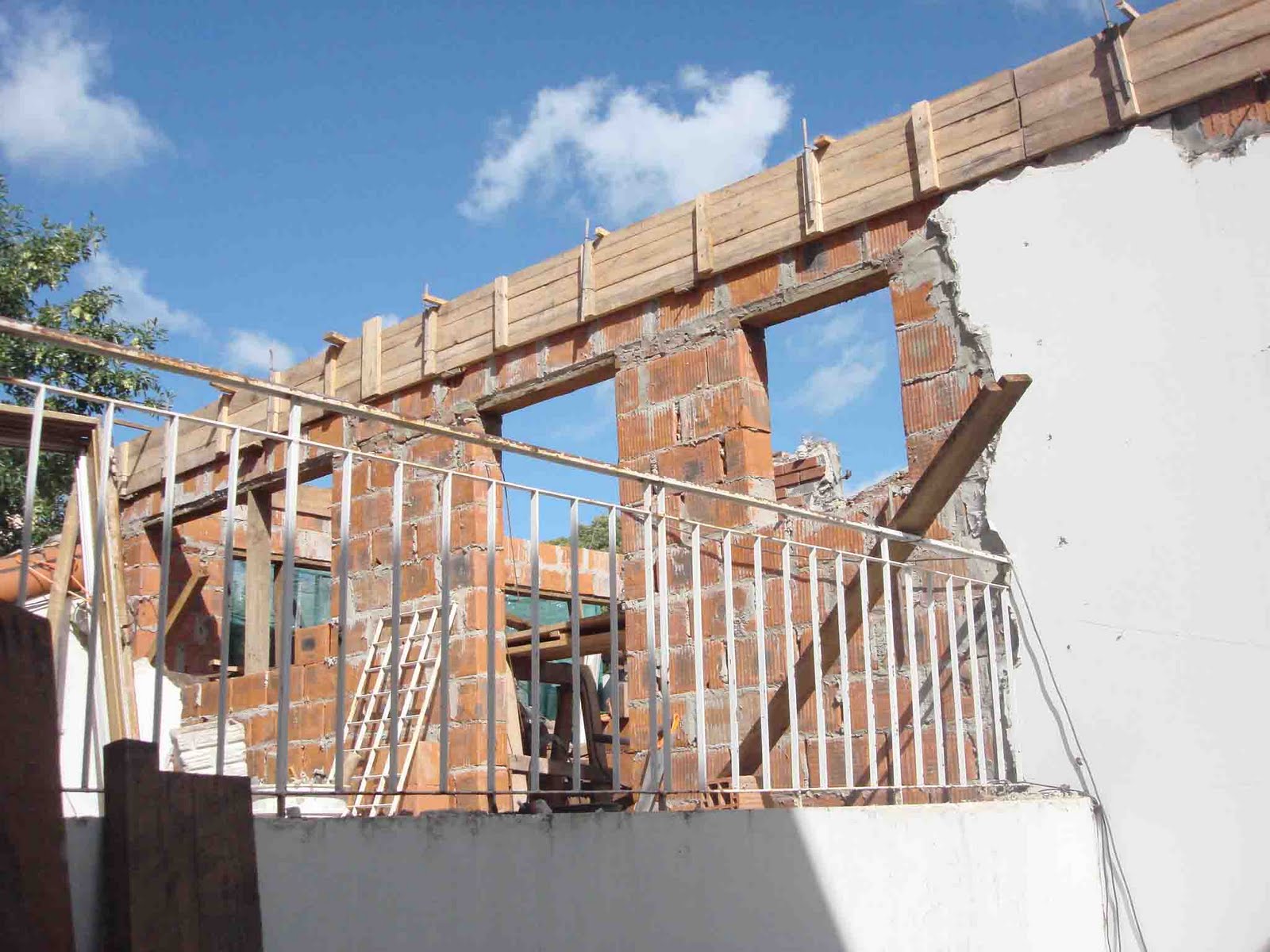 Refacción en Devoto: Hormigonado viga de encadenado.