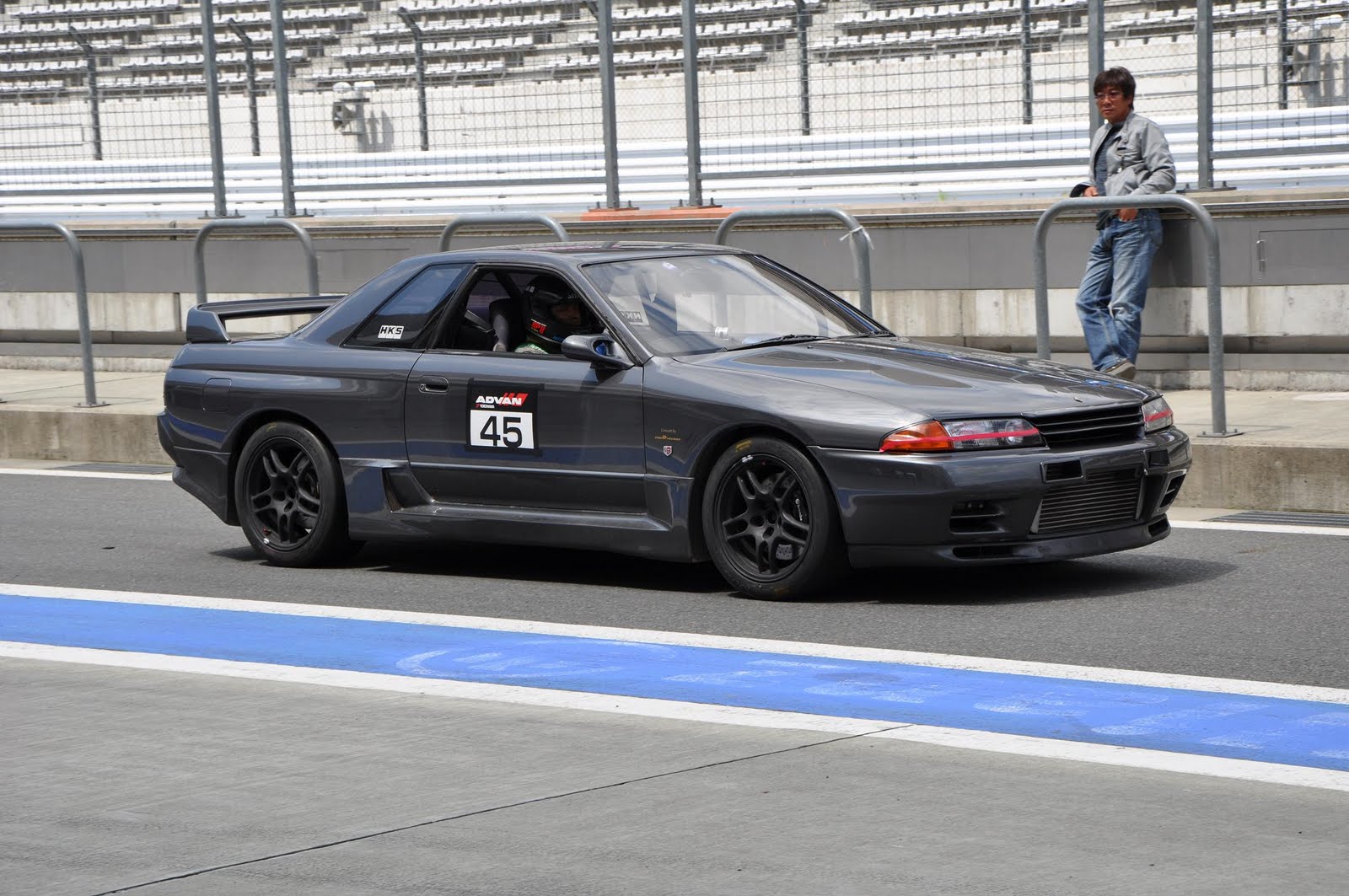 One Man's Lonely Adventures In His R33 Skyline GT-R: Track Day at Fuji ...