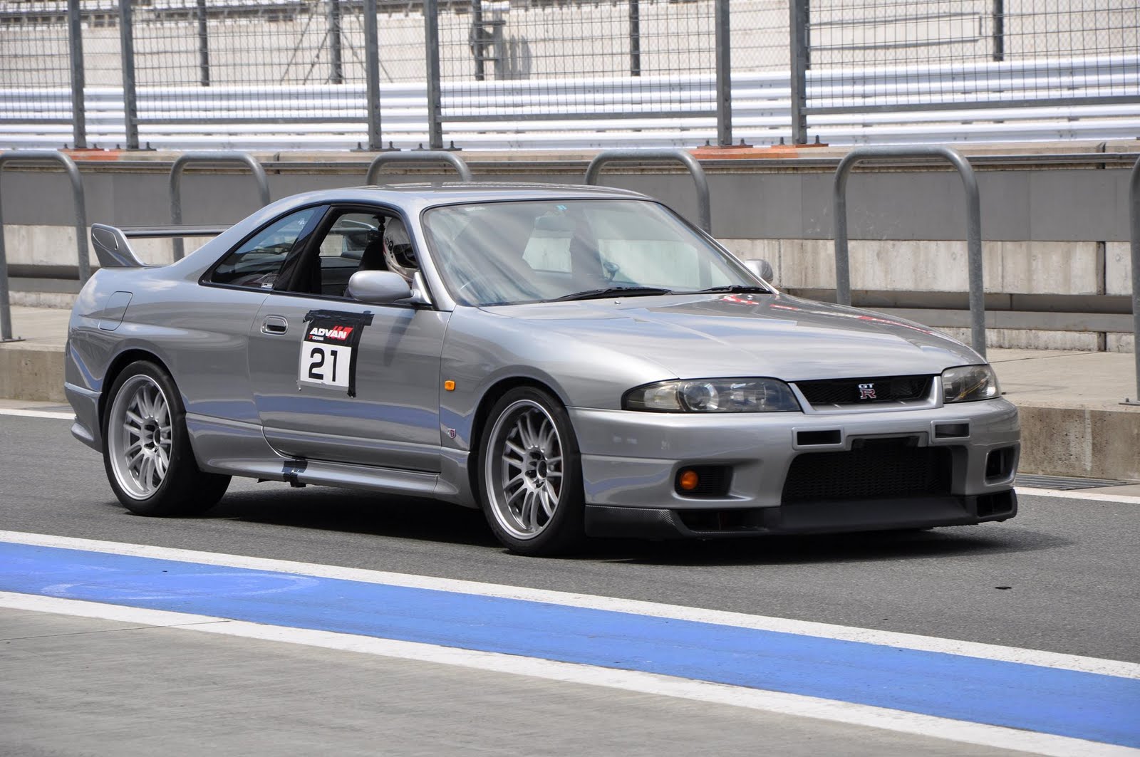 One Man's Lonely Adventures In His R33 Skyline GT-R: Track Day at Fuji ...