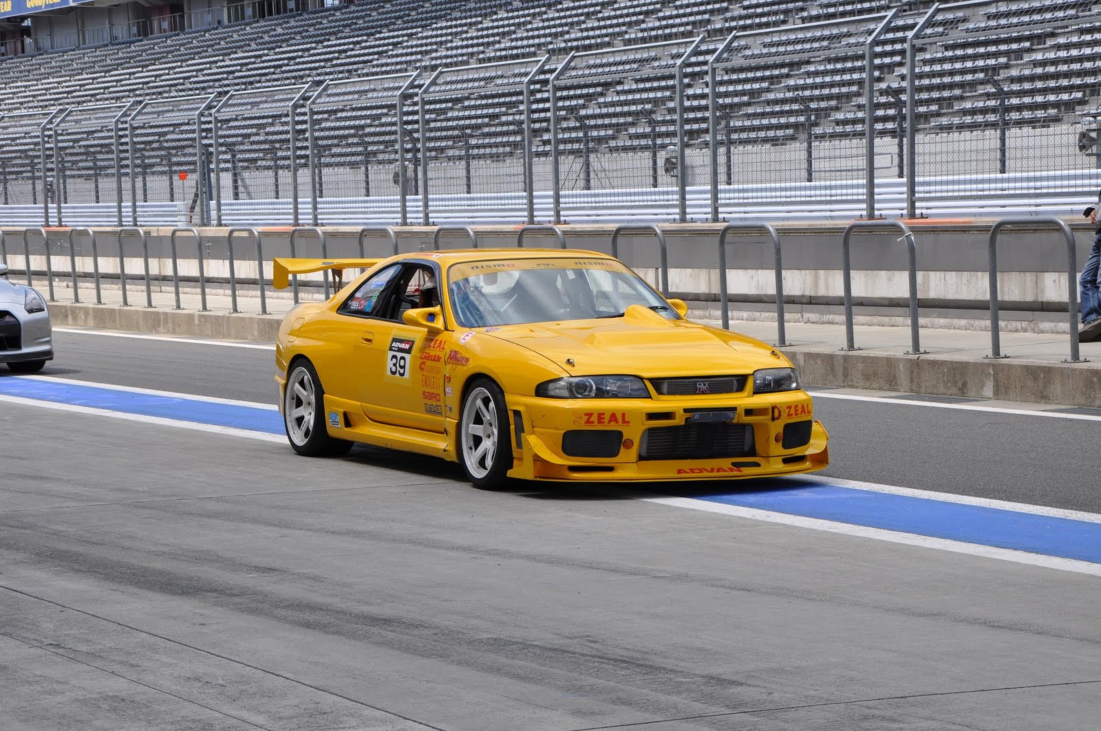 One Man's Lonely Adventures In His R33 Skyline GT-R: Track Day at Fuji ...