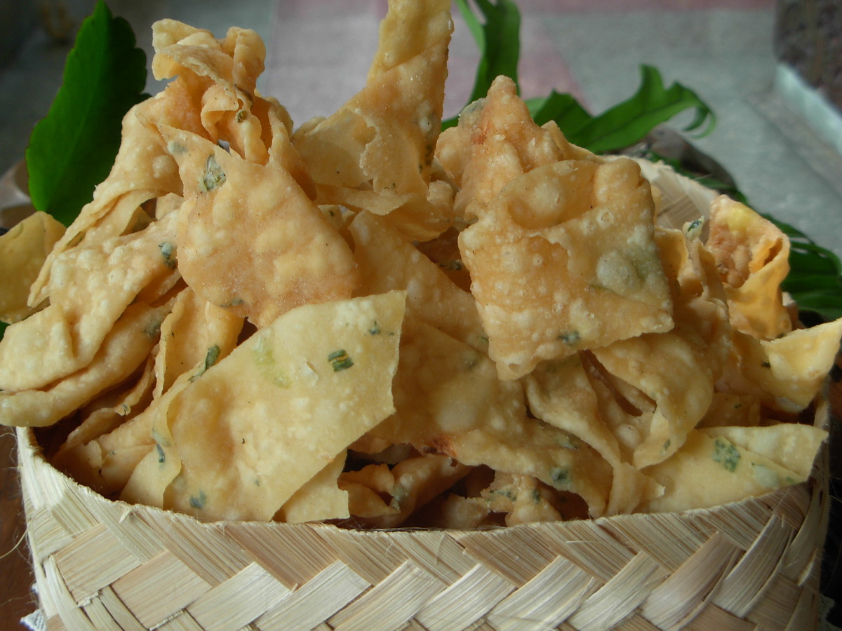 SNACK KAMPUNG: CUMI-CUMI (PANGSIT KERING)