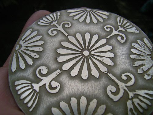 Etching: etching plat kuningan