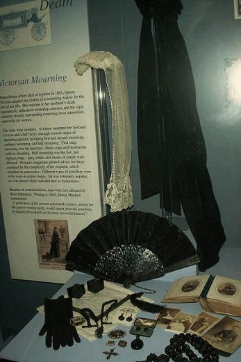 Dolls from the Attic...Mis Muñecas: The Art of Victorian Mourning ...