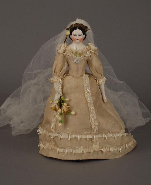 Dolls from the Attic...Mis Muñecas: Pale yet lovely, glazed and beautiful.