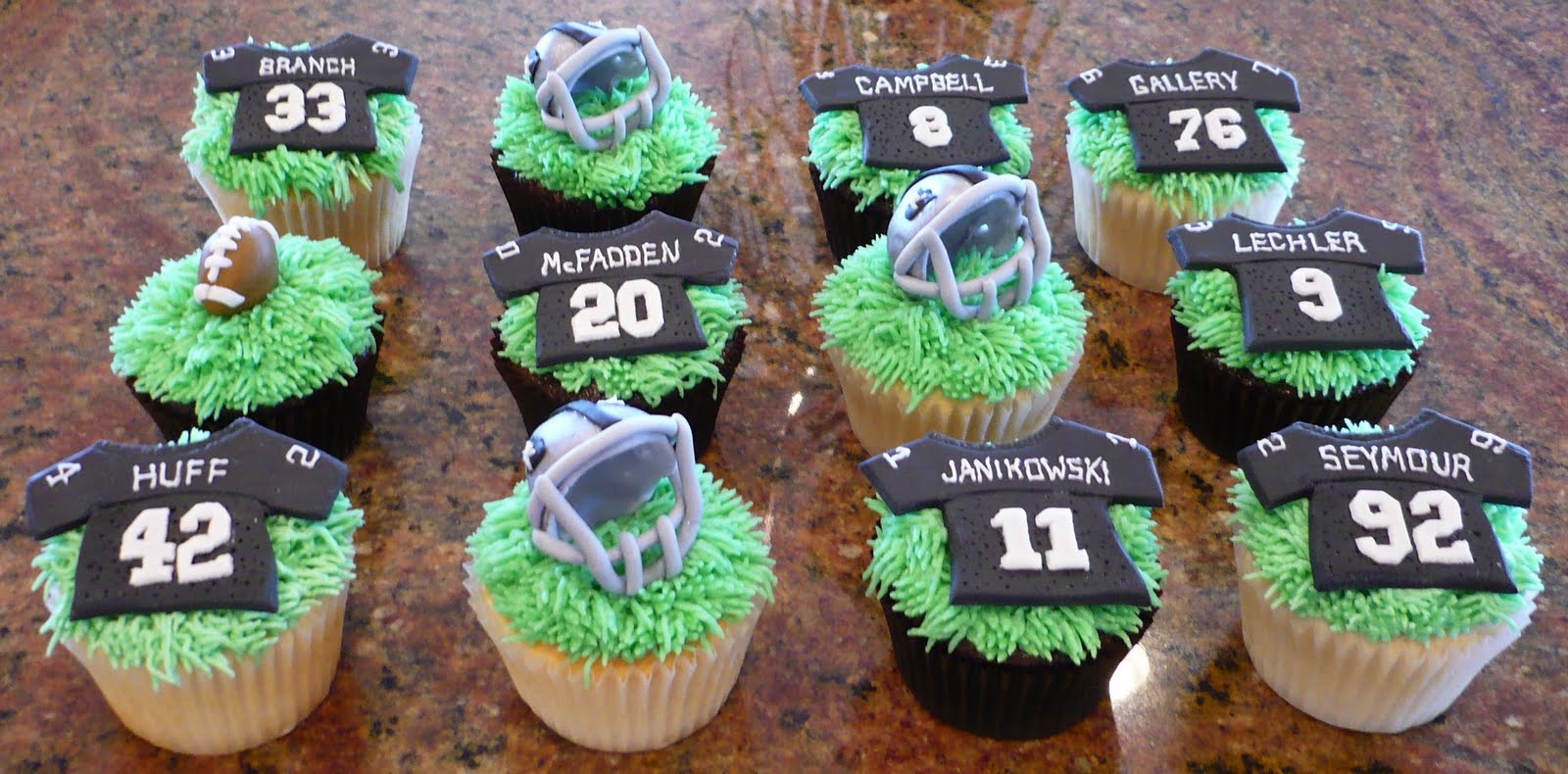 The Wright Report: Raiders Cupcakes