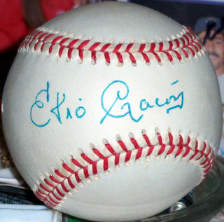 ASOVECOL: Pelota firmada por Elio Chacon