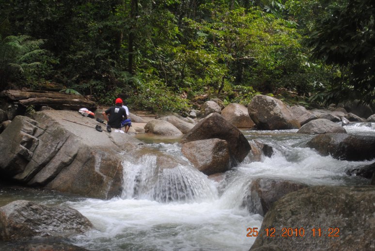DIARY OF A SMALL HIKER: Sg. Chilling Waterfall - Misadventure ...