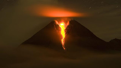 Volcán Merapi erupciona otra vez