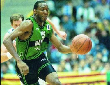 BALONCESTO HISTORIA DE LOS MEJORES: Mike Smith; el amigo americano