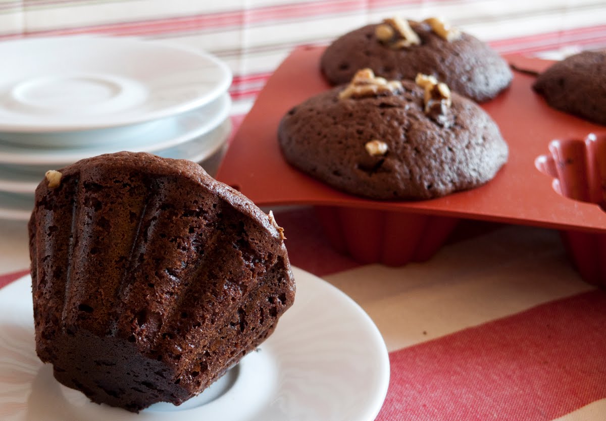 chouxettes: Mini Chocolate Walnut Cakes